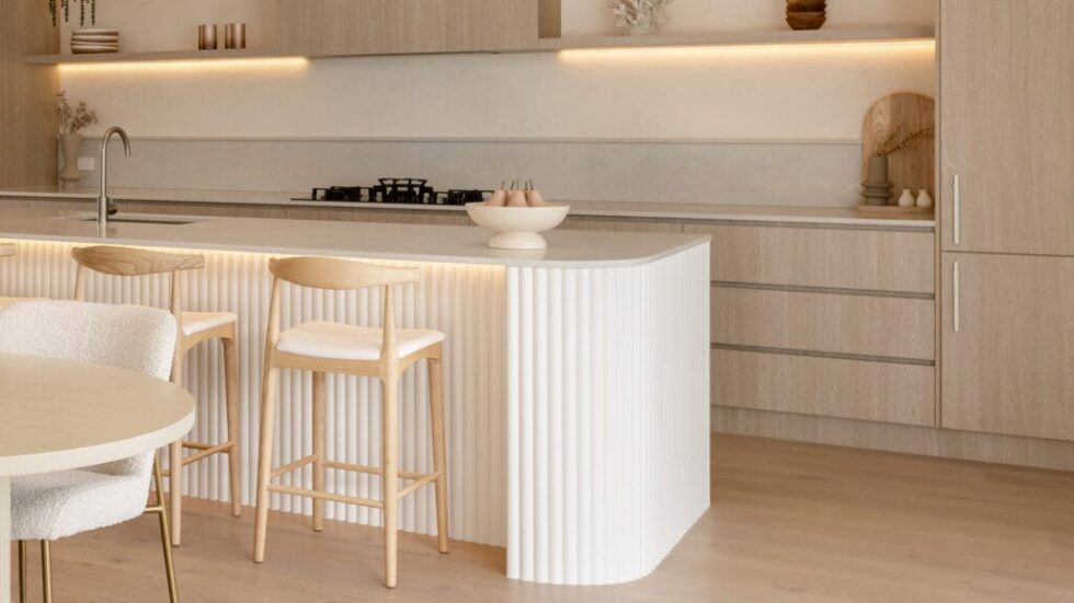 Browse 5130 Cosmopolitan White Online | Universal Stone